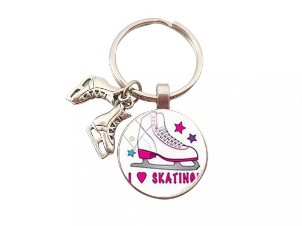 Figure skating key chain with badge :: Zendaya